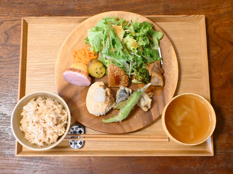 Makanan dan Hutan: Steak Hamburg Tahu dan Piring Tempura Obanzai ...